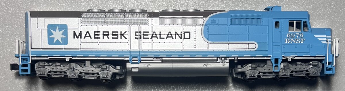Kato 176-9241 N BNSF Maersk EMD SDP40F Type IVb Diesel Locomotive #697 – Trainz