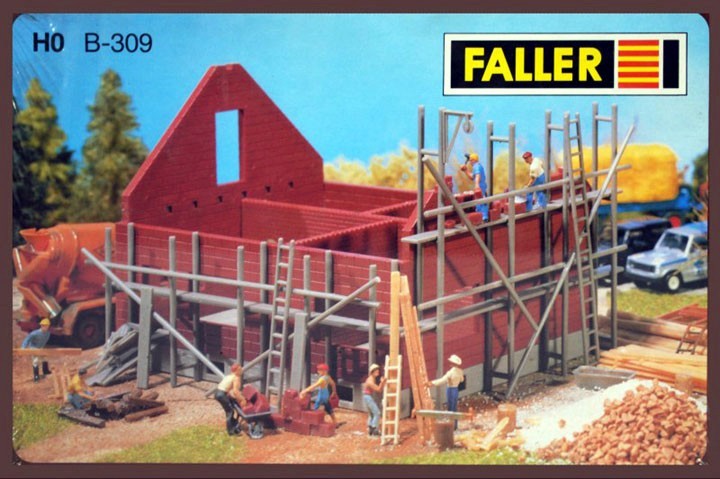 Faller B-309 HO Building Site with Scaffolding Building Kit – Trainz