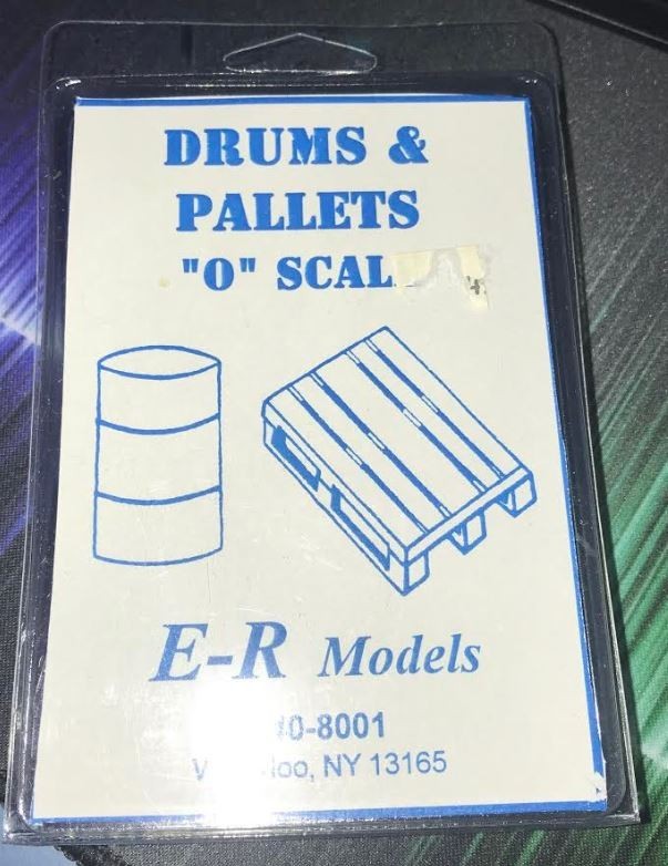 E-R Models 040-8001 HO Drums & Pallets "O" Scale – Trainz