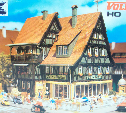 Vollmer 3695 HO Scale Cafe-Bistro Kit – Trainz
