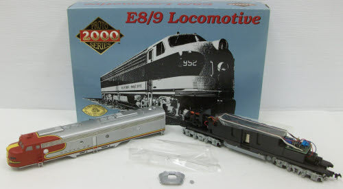 Proto 2000 8017 HO Scale ATSF E8/9 Powered Diesel Locomotive #85 – Trainz