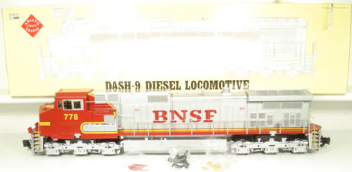 Aristo-Craft 23011 BNSF Warbonnet Dash 9-44CW Diesel Locomotive #778 – Trainz