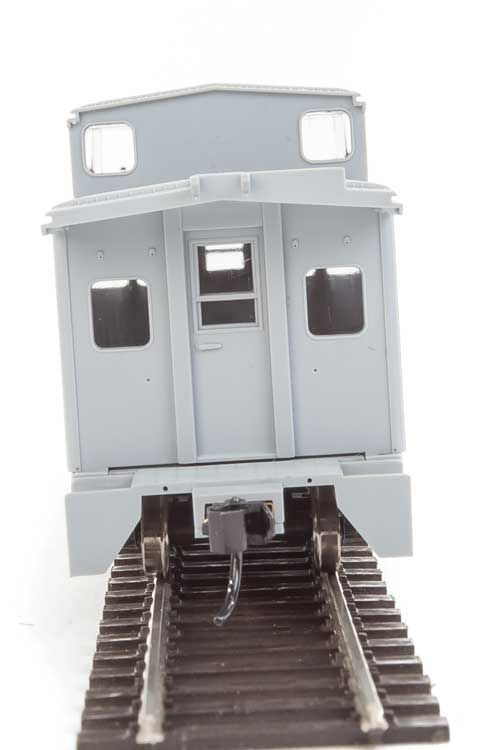 Walthers 910-8750 HO Undecorated International Wide-Vision Caboose Rea ...