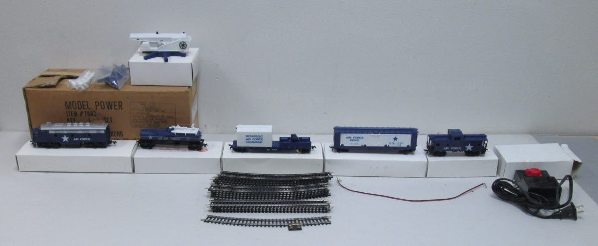 Model Power 1902 US Air Force HO Gauge Diesel Freight Train Set – Trainz