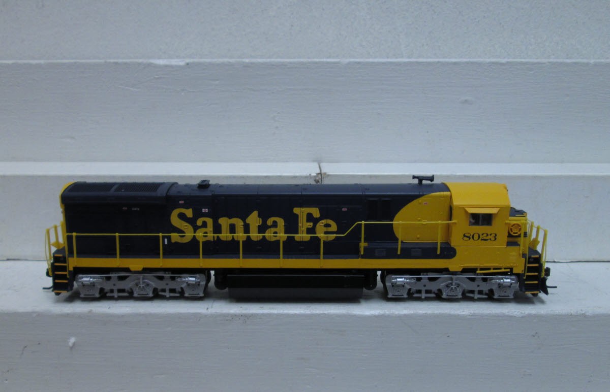 Broadway Limited 5041 HO Blue Line ATSF GE C30-7 Diesel Locomotive #80 – Trainz