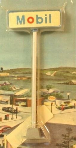 Tyco 116 HO Lighted Mobil Sign – Trainz