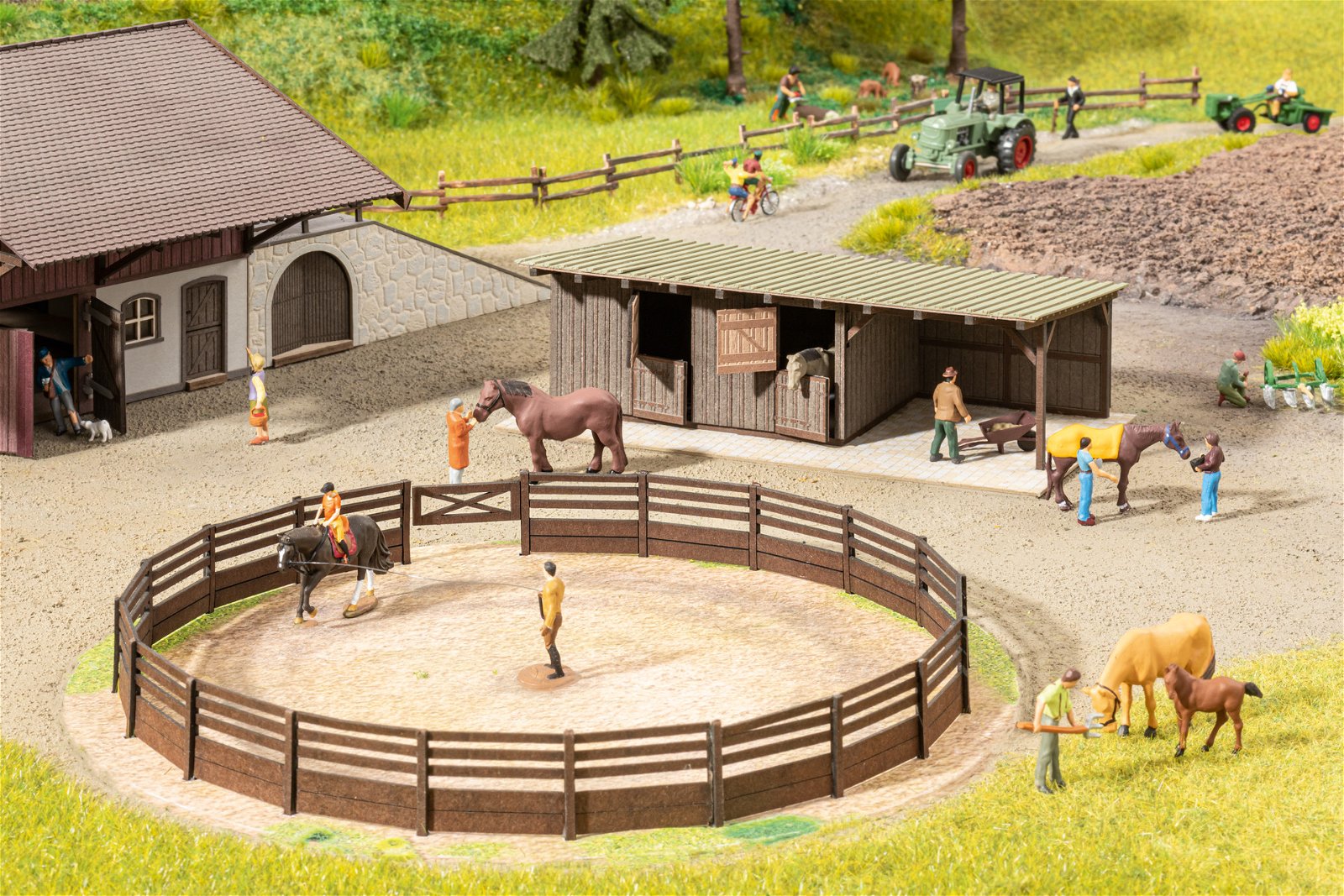 Noch 66717 HO Riding Arena with Horse Shed Building Kit – Trainz