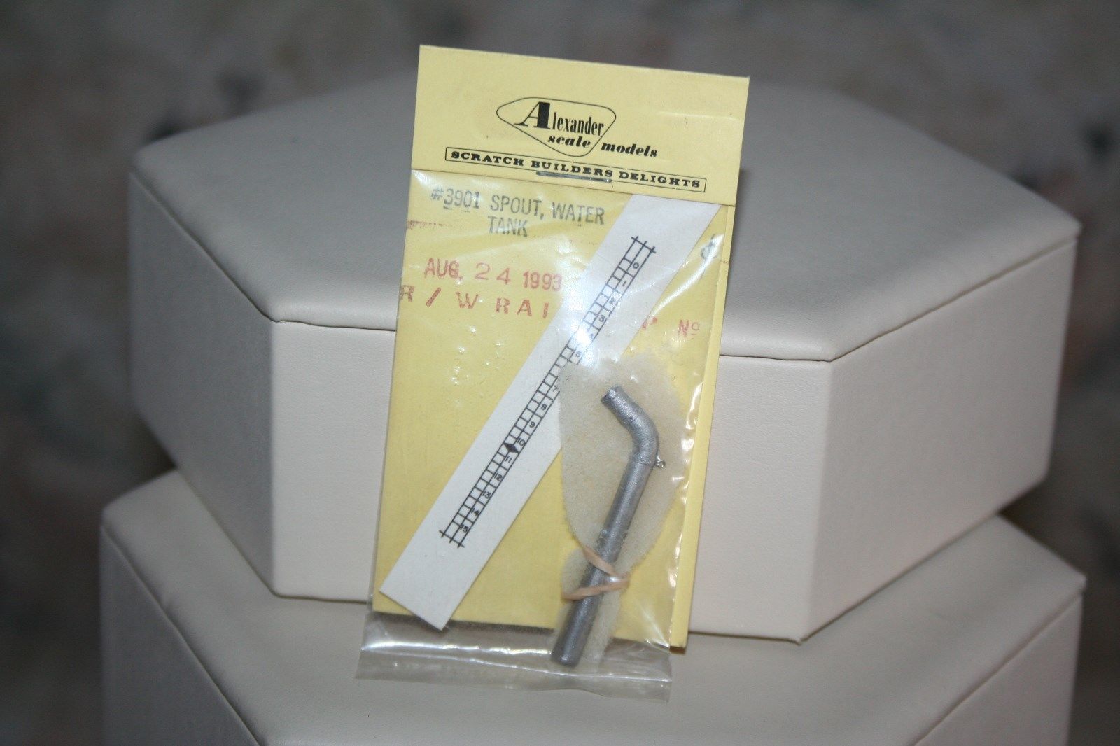 Alexander Scale 3901 HO Spout Metal Water Tank – Trainz