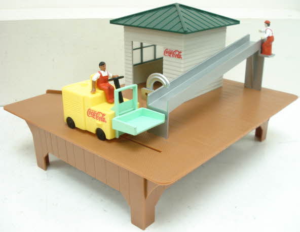 K-Line K01246 O Scale Coca-Cola/Coke Barrel Loader – Trainz